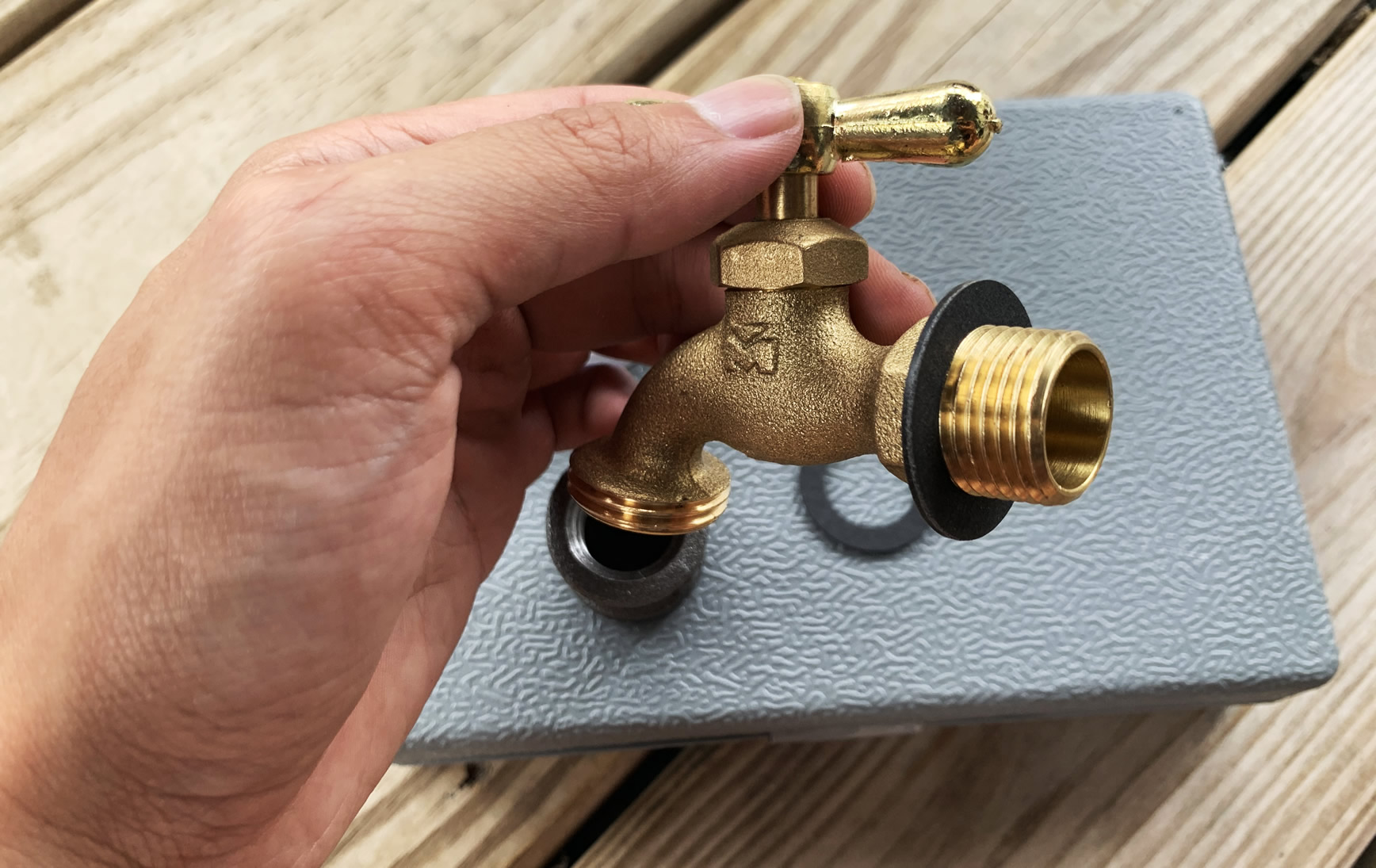 15 Minutes to Make a DIY Rain Barrel with Parts from HomeDepot