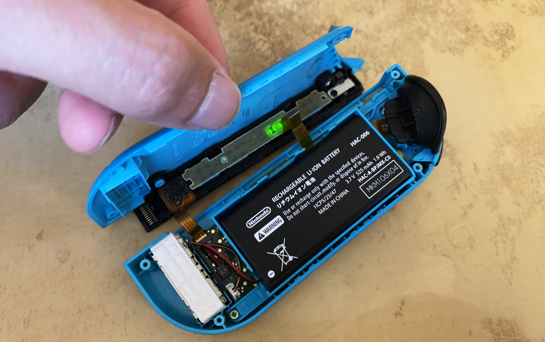 Replace Joycon’s Lock Buckle with Step by Step Photos